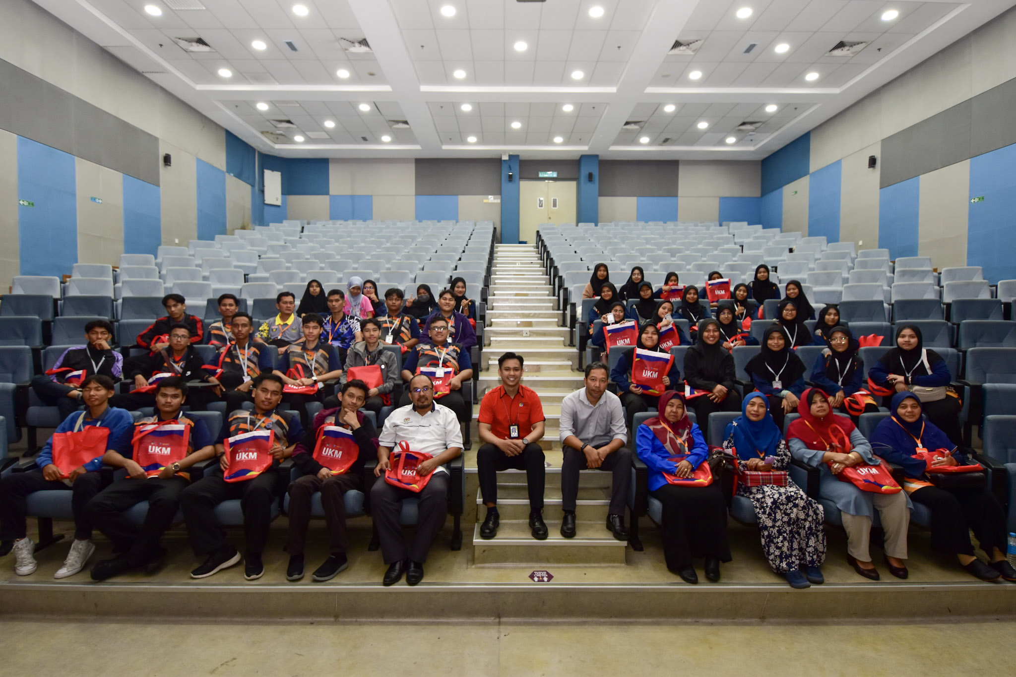 LAWATAN PROGRAM KEMBARA ILMU SMK KAMPONG PASIR PUTEH SPM 2022 KE UKM ...