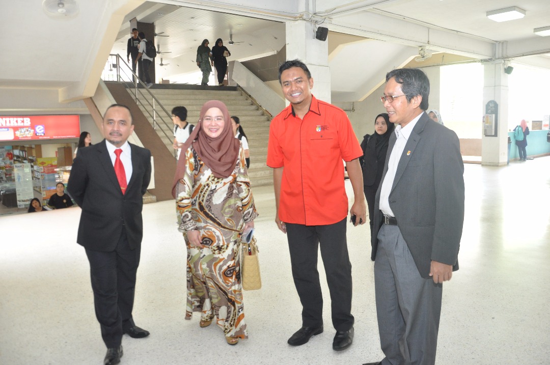 Bicara Alumni Dato’ Haji Hanif Hassan dan Puan Masnizam Hisham | Pusat ...