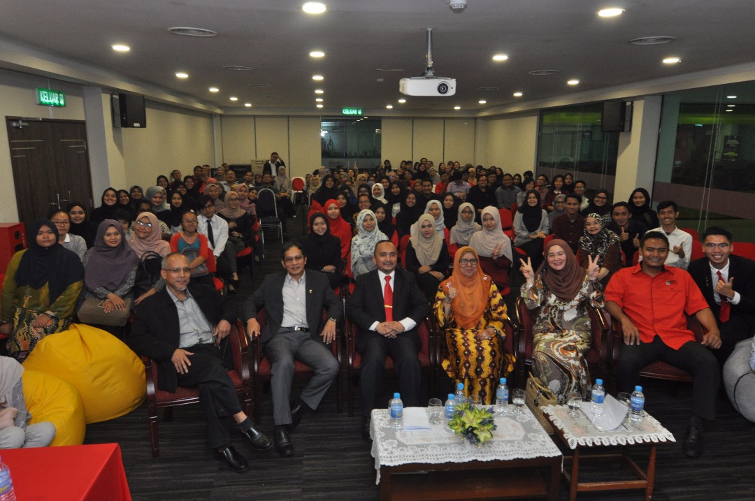 Bicara Alumni Dato’ Haji Hanif Hassan dan Puan Masnizam Hisham | Pusat ...