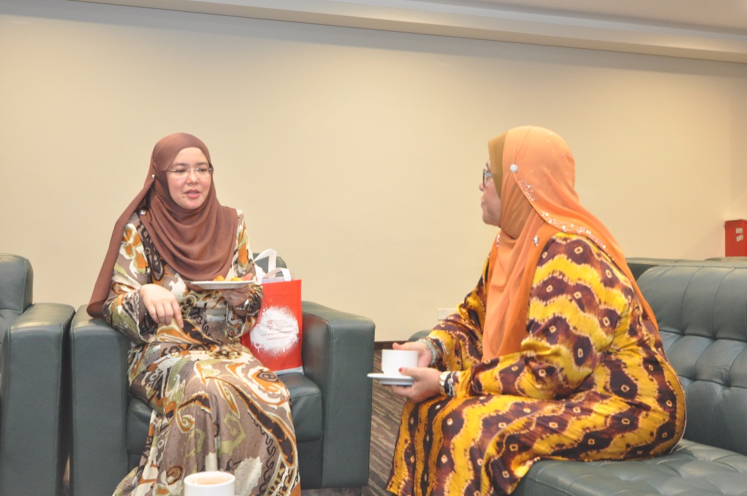 Bicara Alumni Dato’ Haji Hanif Hassan dan Puan Masnizam Hisham | Pusat ...