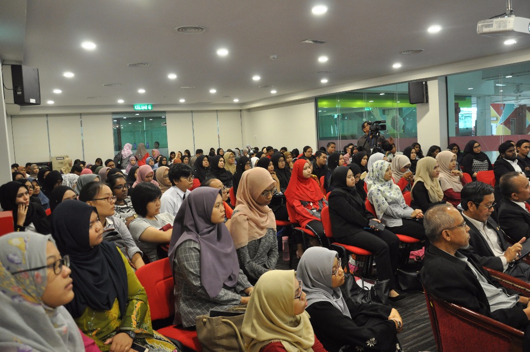 Bicara Alumni Dato’ Haji Hanif Hassan dan Puan Masnizam Hisham | Pusat ...