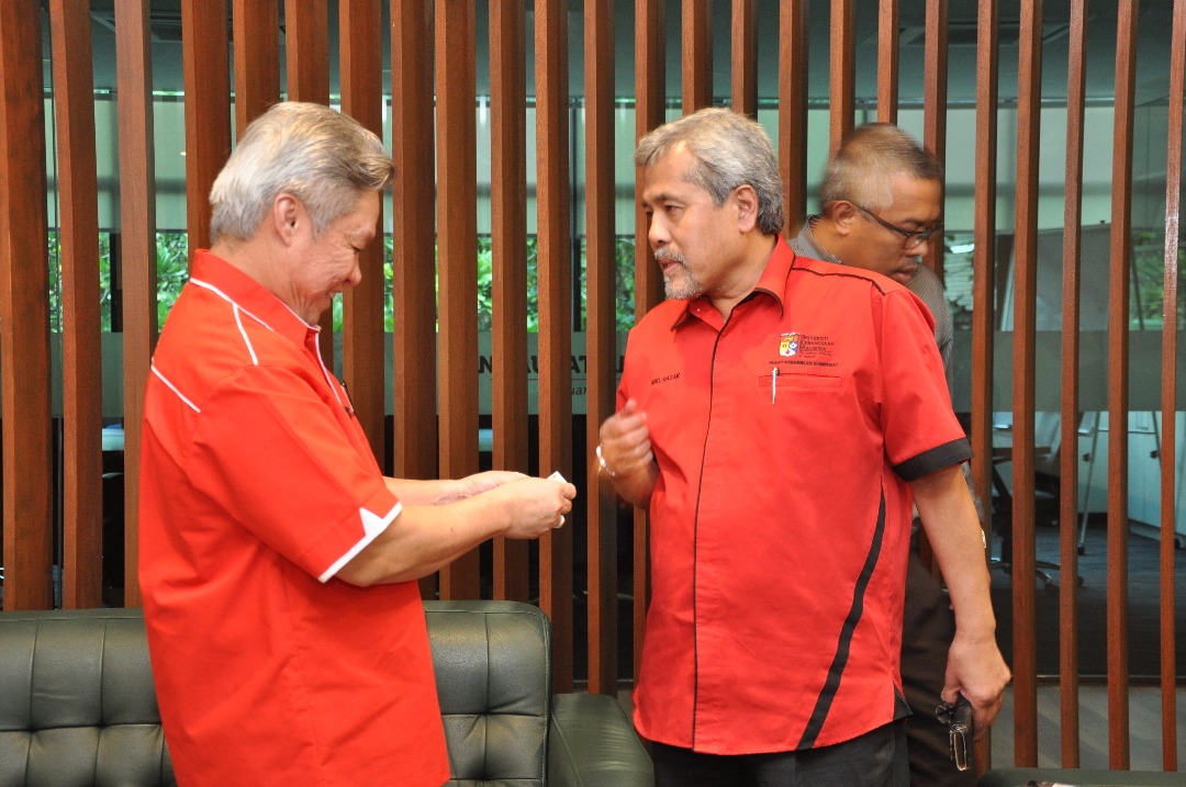 Bicara Alumni Ybhg. Datuk Sabin Samitah | Pusat Perhubungan ALUMNI