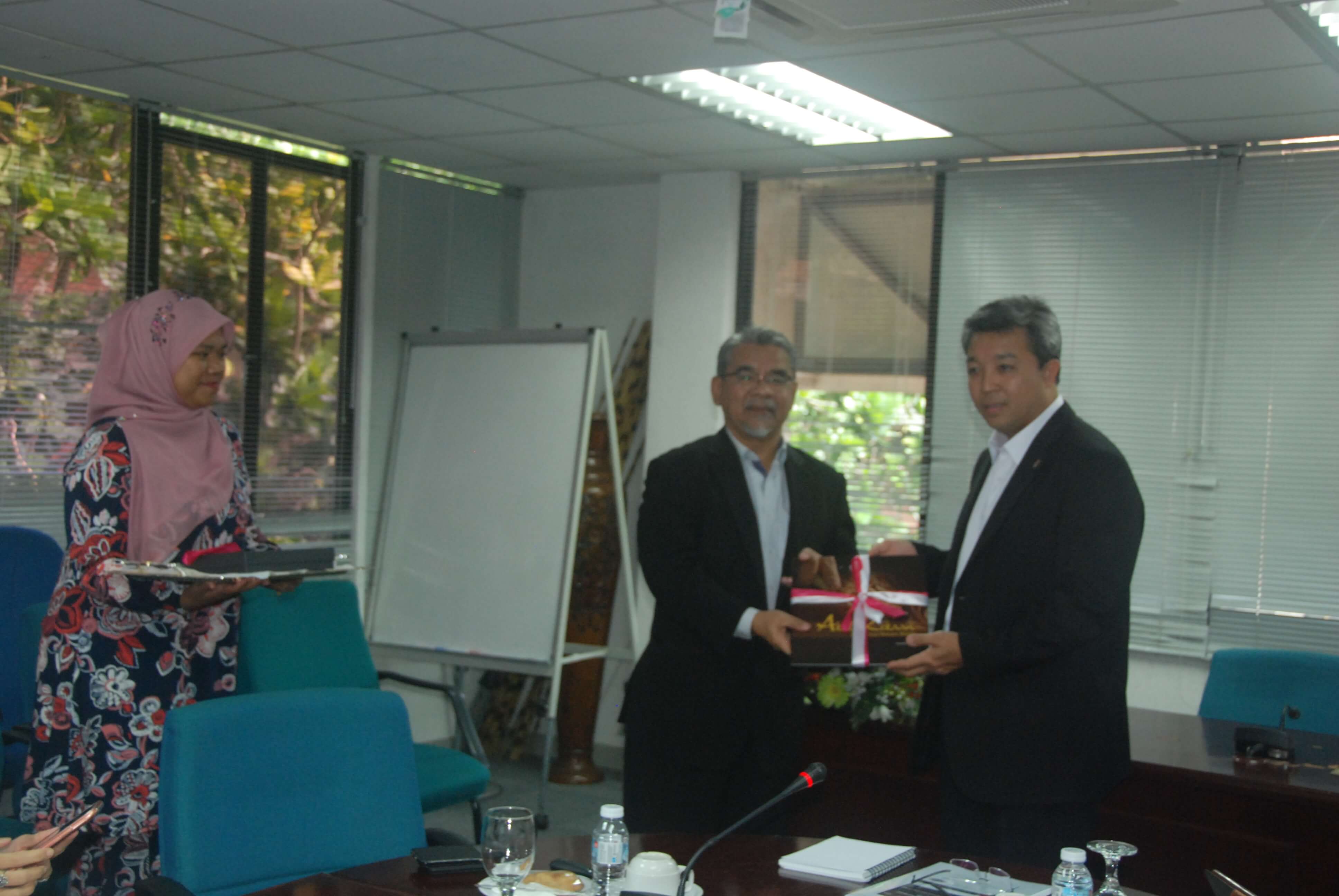 Kunjungan Naib Canselor UKM, YBhg. Prof. Ir. Dr. Mohd Hamdi Abd Shukor ...