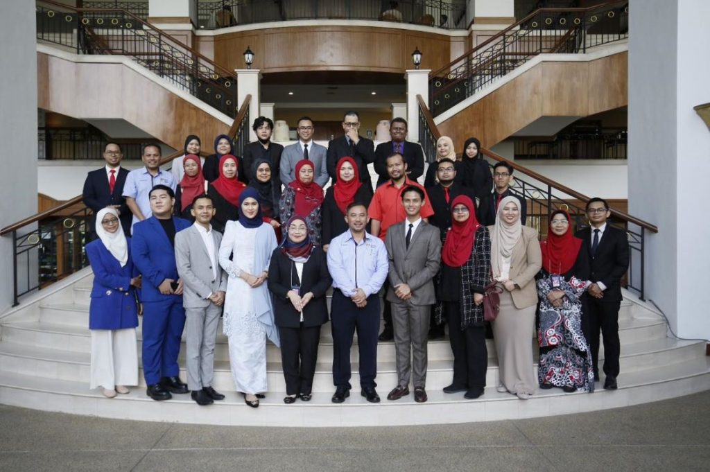 Fakulti Pendidikan UKM Bina Rangkaian Profesional dengan PTTI Group Sdn ...