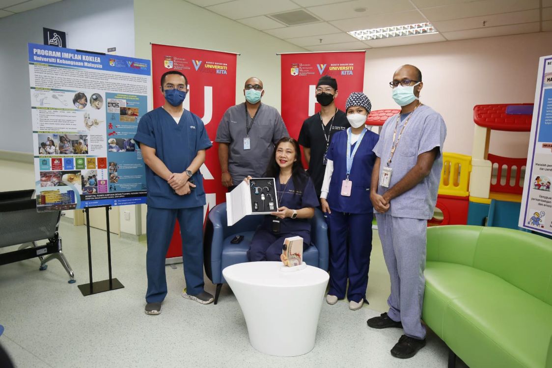 HPKK UKM Lakar Sejarah Lakukan Pembedahan Implan Koklea Pertama ...