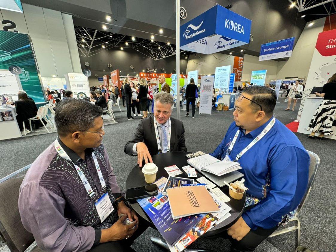 UKM Komited Promosi Hubungan Akademik di Peringkat Global - Berita UKM