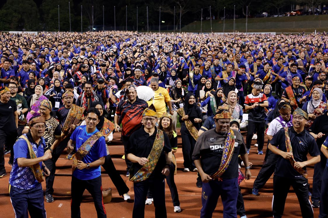 Program Megafit Batik@UKM Terima Pengiktirafan Malaysia Book of Records ...