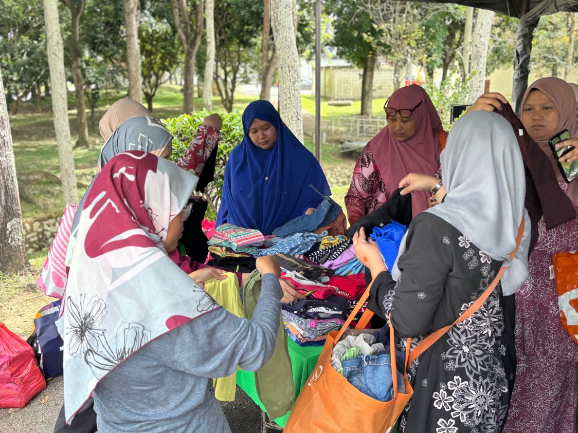 Jejak Busana: Hampir 2 Tan Fabrik Terpakai Dikumpul, Sebahagian ...