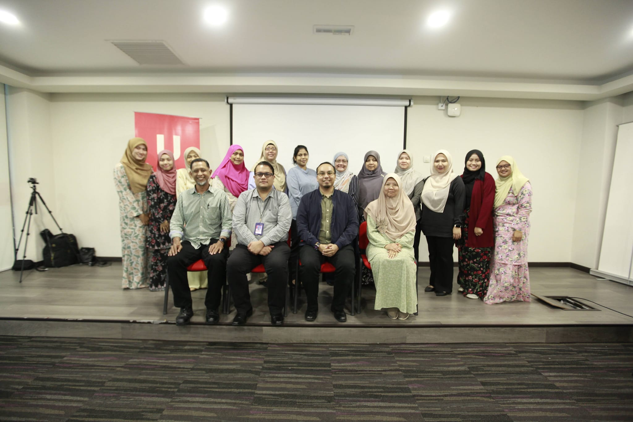 Bengkel Penambahbaikan Kursus LMCW 1022 Asas Keusahawanan dan Inovasi | Pusat Pembangunan ...