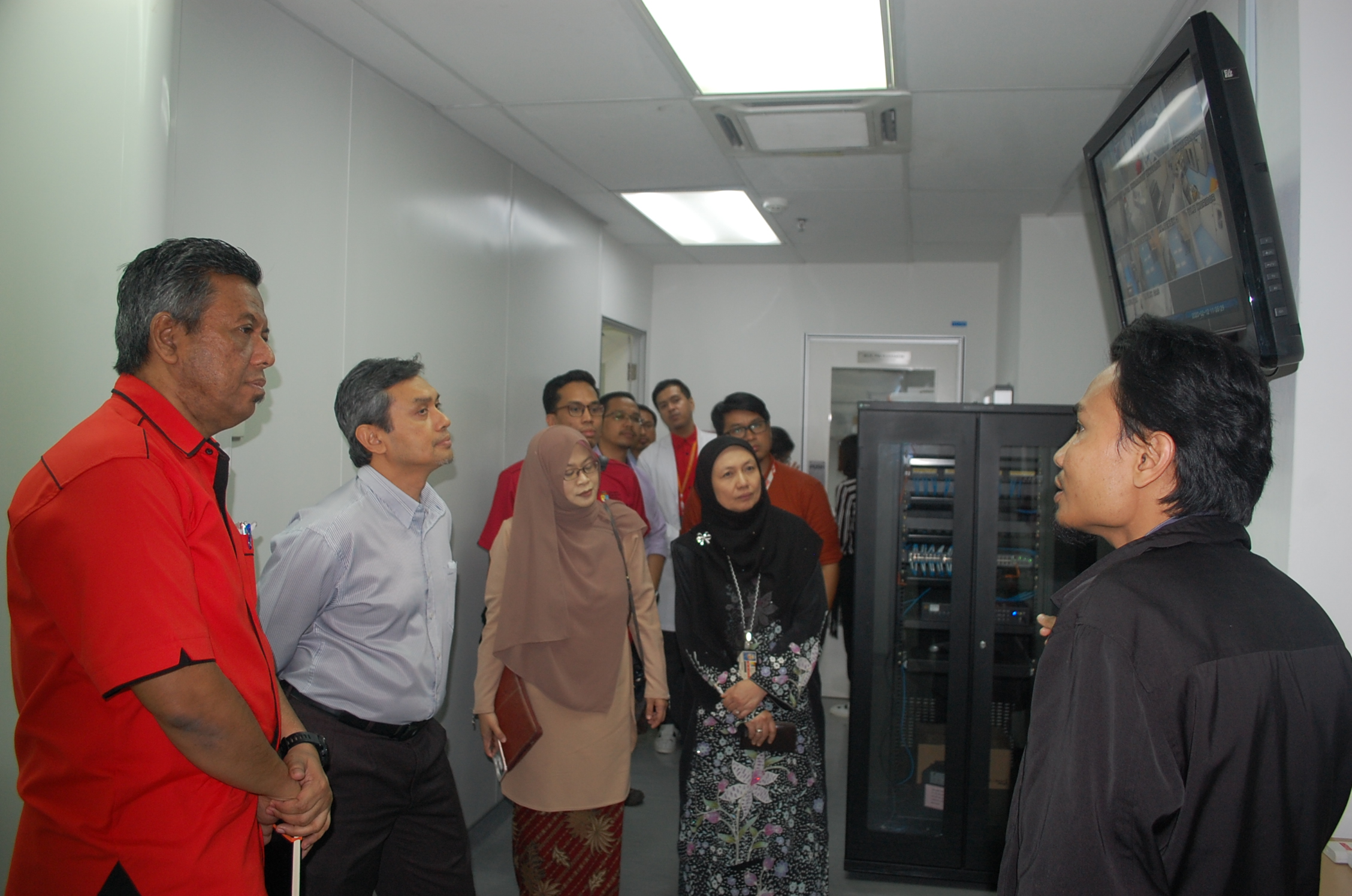 Visit by Deputy Vice-Chancellor of UKM (Research & Innovation ...