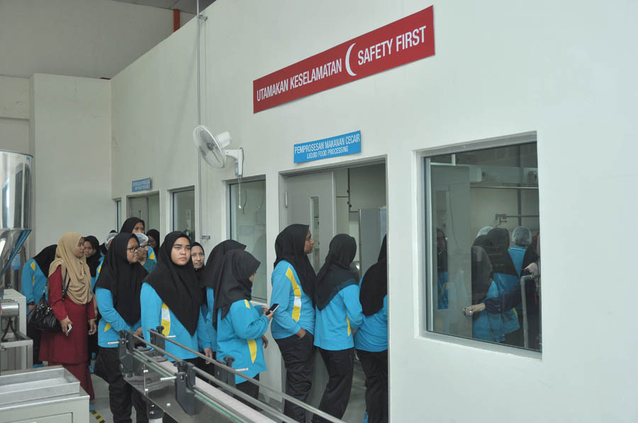 Lawatan Pelajar SMK Tunku Ampuan Najihah, Seremban | Faculty of Science ...