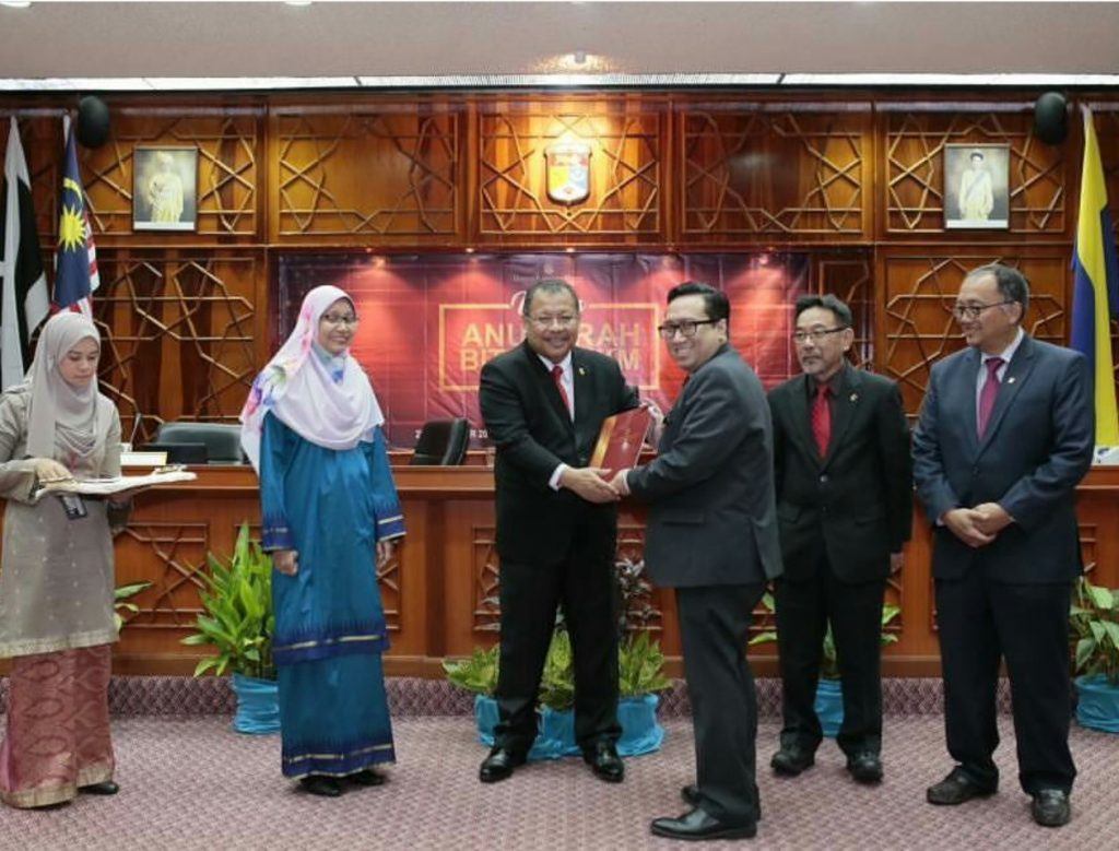 Dr Shahrul Mizan Menang Anugerah Bitara UKM 2017 – Faculty of Law