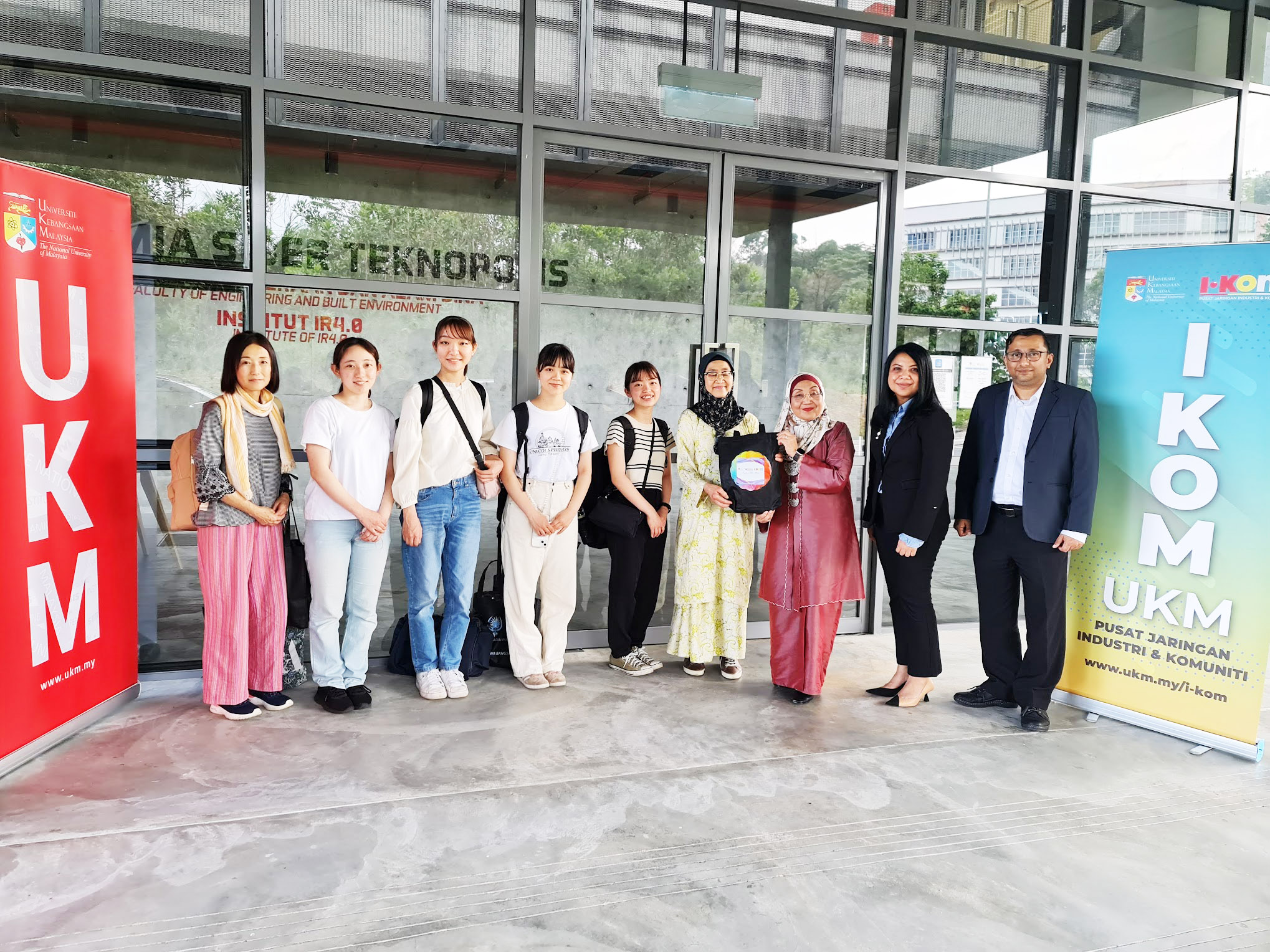 Lawatan Pelajar Program Bahasa Melayu dari Jepun ke UKM – Pusat ...