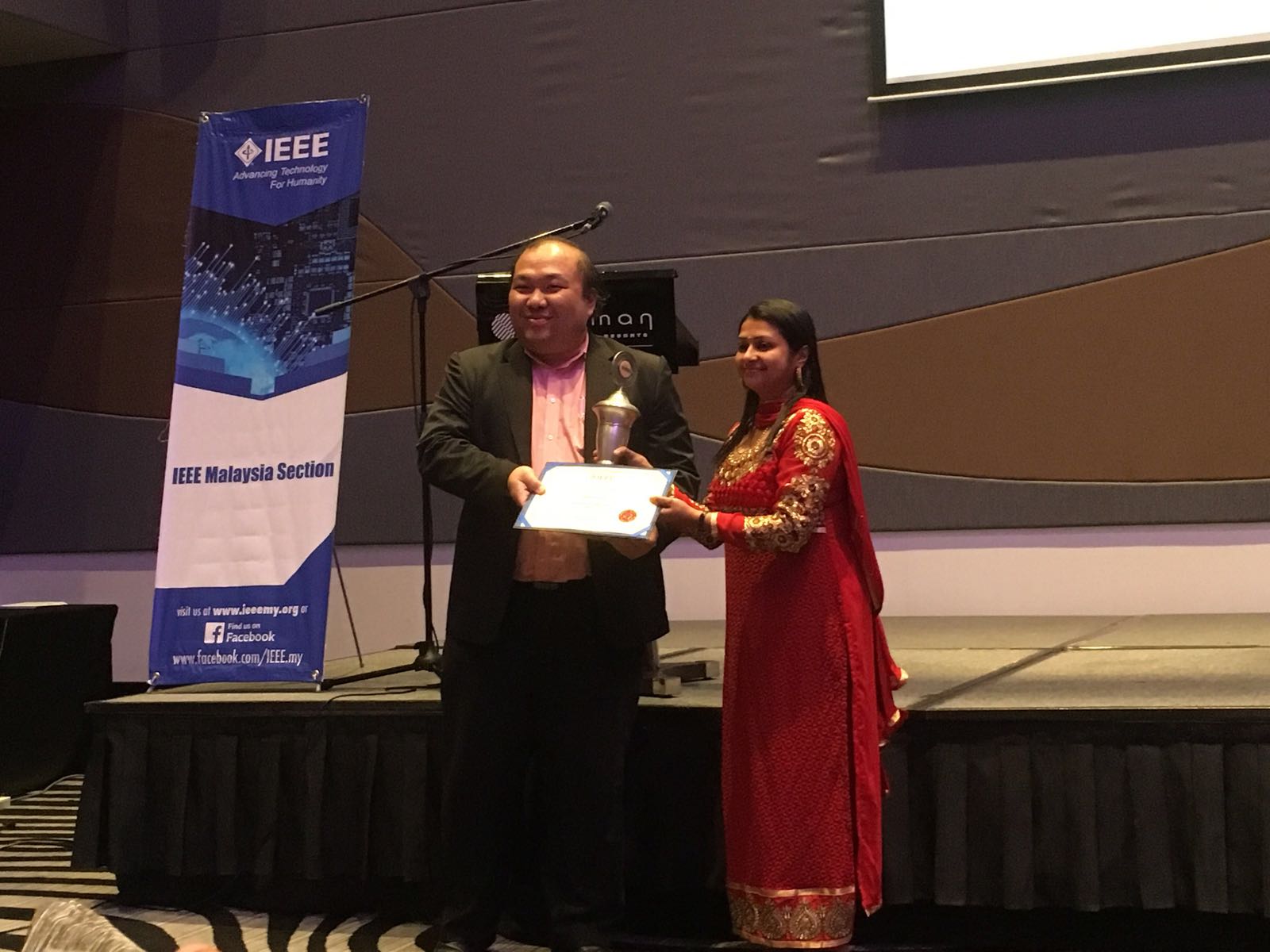 IMEN’s Fellow received IEEE Volunteer Award 2015 | Institute of Microengineering and Nanoelectronics