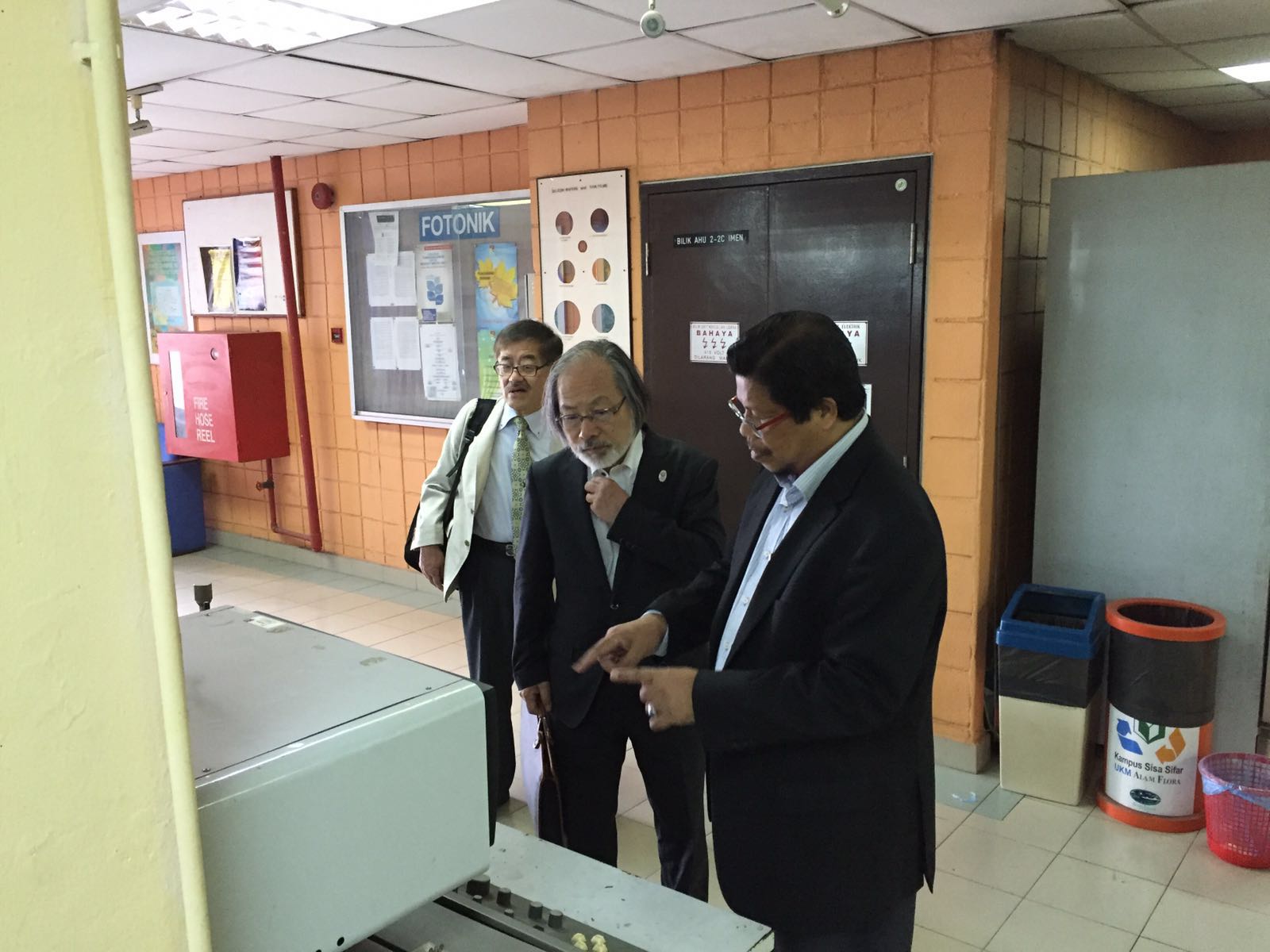 Visit of JAIST President at IMEN | Institute of Microengineering and Nanoelectronics