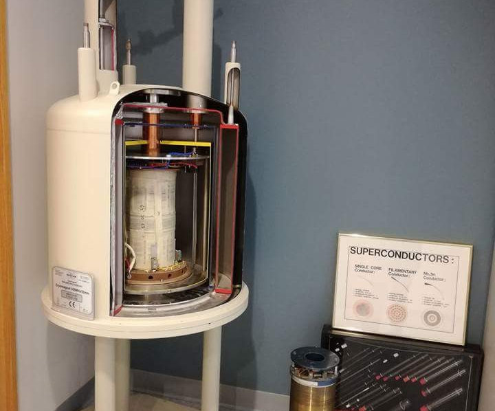 SPEKTROMETER FT-RESONANS MAGNETIK NUKLEUS 400MHz | INSTRUMENTASI ...