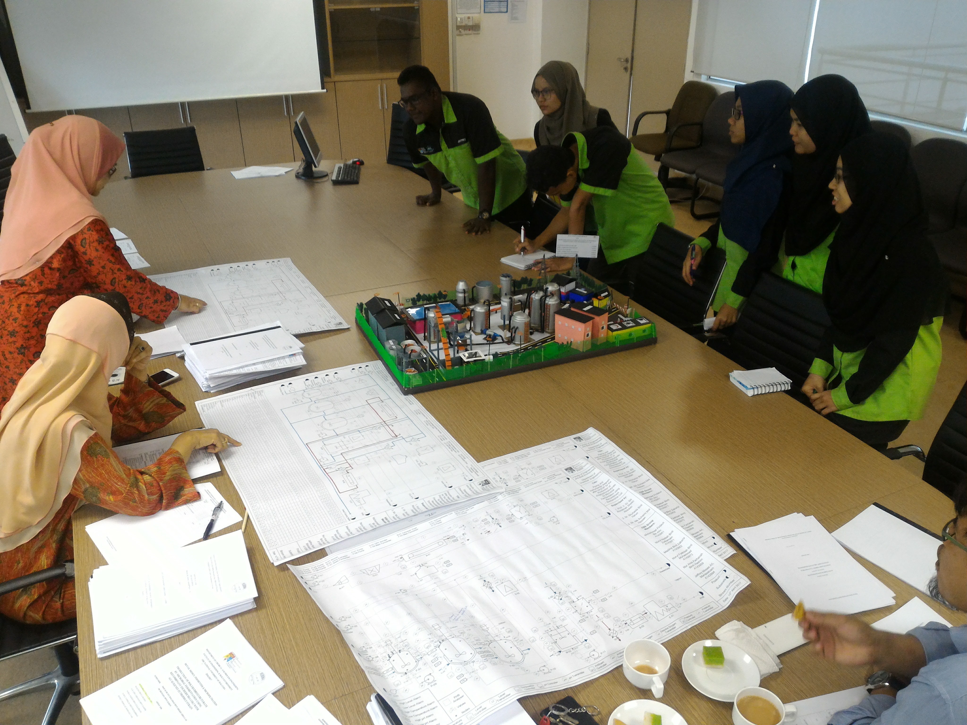 [:de]April 2017: Pembentangan Projek Reka Bentuk Loji Proses[:en]April ...