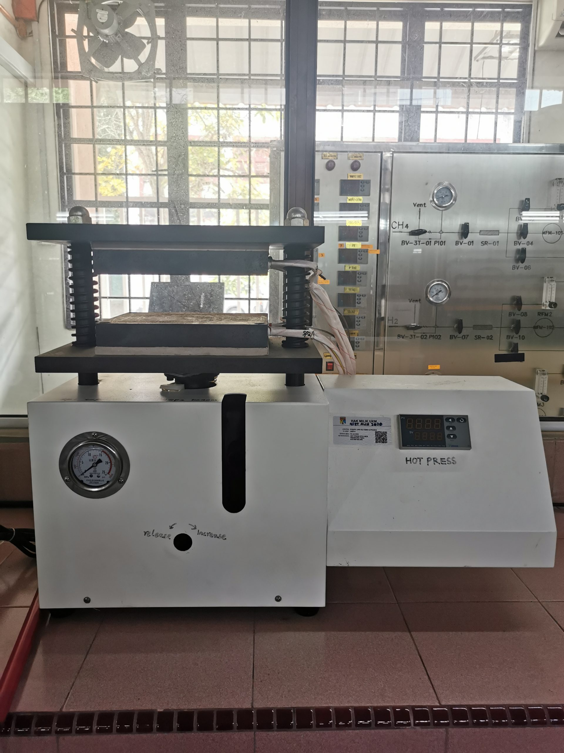 Makmal Pengajaran Tahun 2 & 3 - Jabatan Kejuruteraan Kimia dan Proses