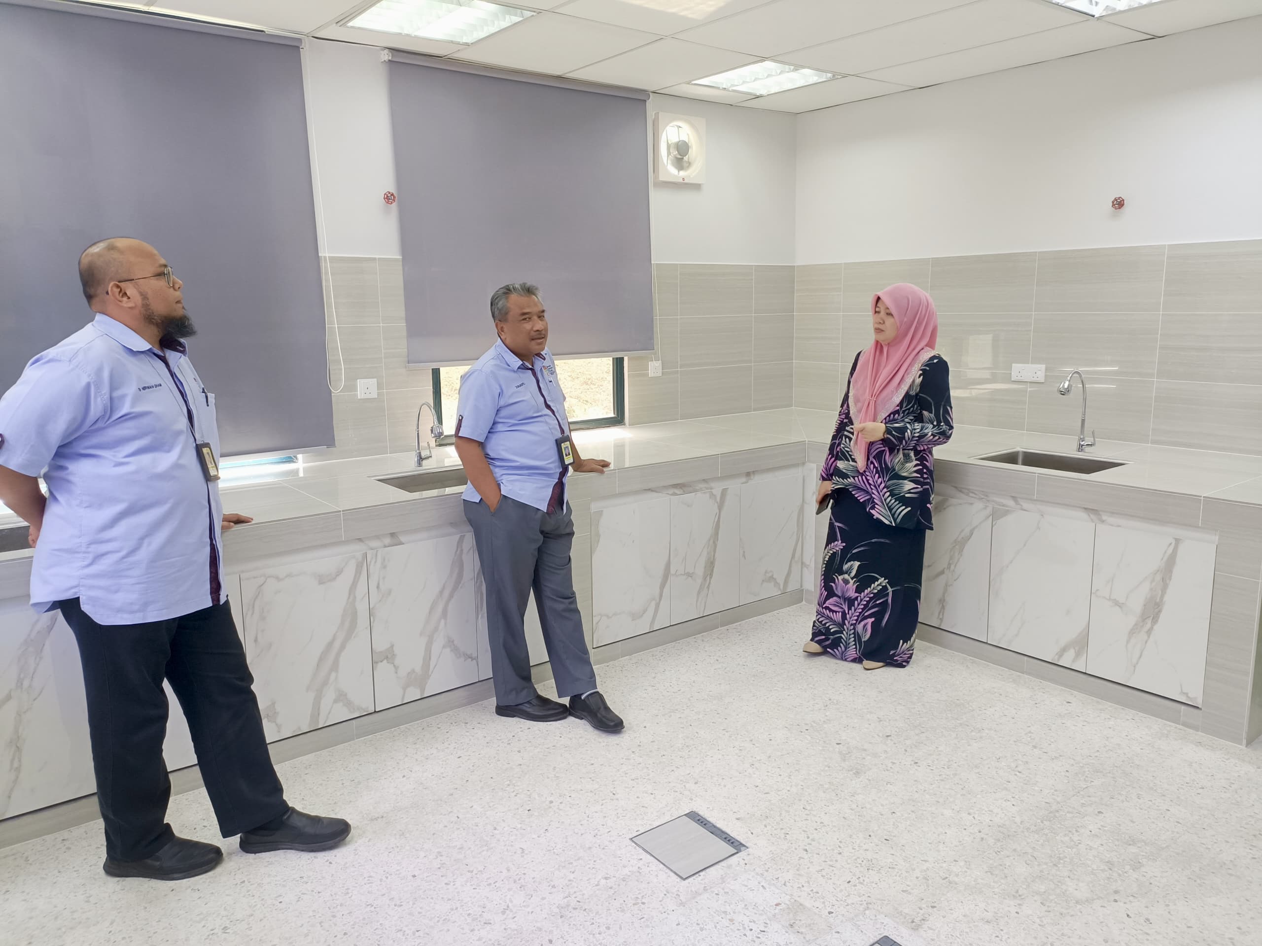 KERJA-KERJA UBAHSUAI RUANG KAUNTER BAGI MEWUJUDKAN BILIK Central ...