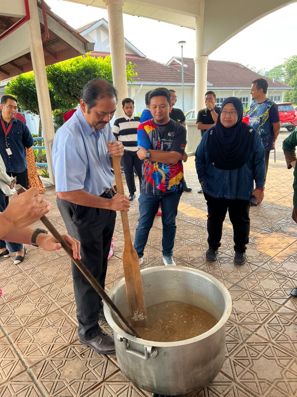 Program Gotong-royong Memasak Bubur Lambuk KUALITI-UKM, ROSH-UKM, IKMAS & LESTARI 2023 | LESTARI UKM