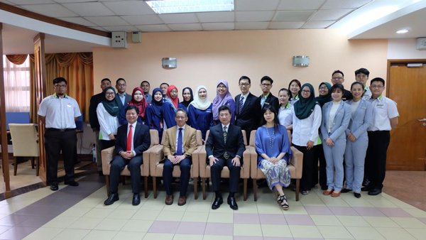 SIGNING CEREMONY MEMORANDUM OF AGREEMENT (MOA) BETWEEN UKM AND ...
