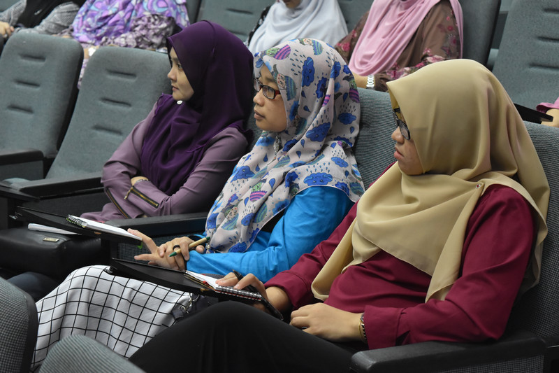 The UKM Graduate Centre Public Lecture Series 13/2017: PhD Research ...