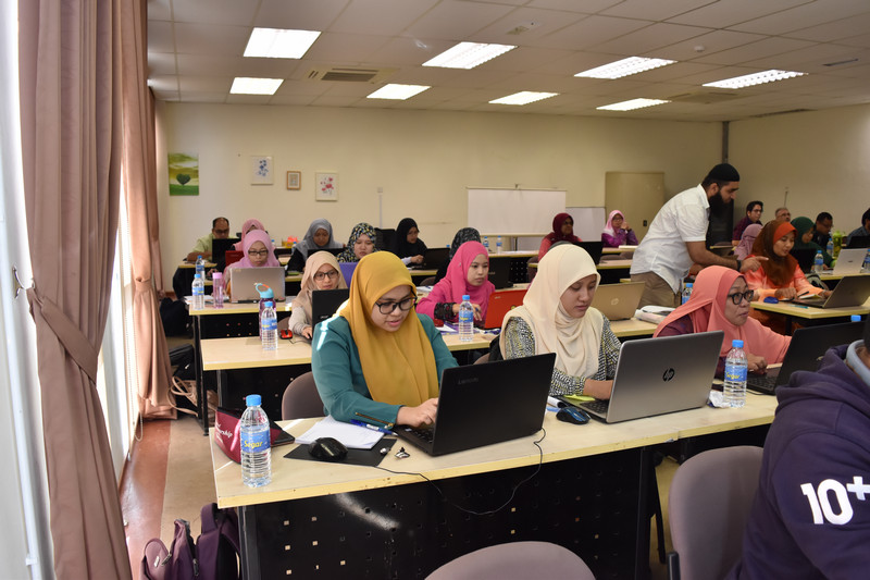 The UKM Graduate Centre Workshop Series 2/2018: Managing Thesis ...