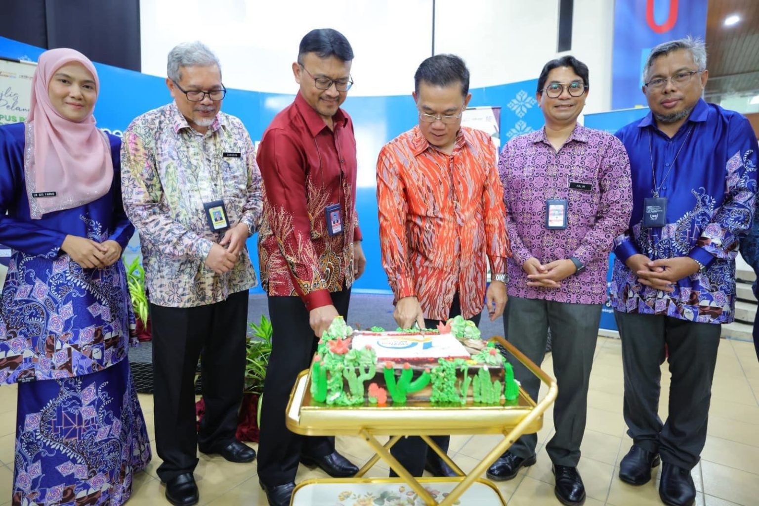 Tahniah diucapkan kepada Prof. Tan Sri Dato’ Seri Dr. Noor Azlan ...