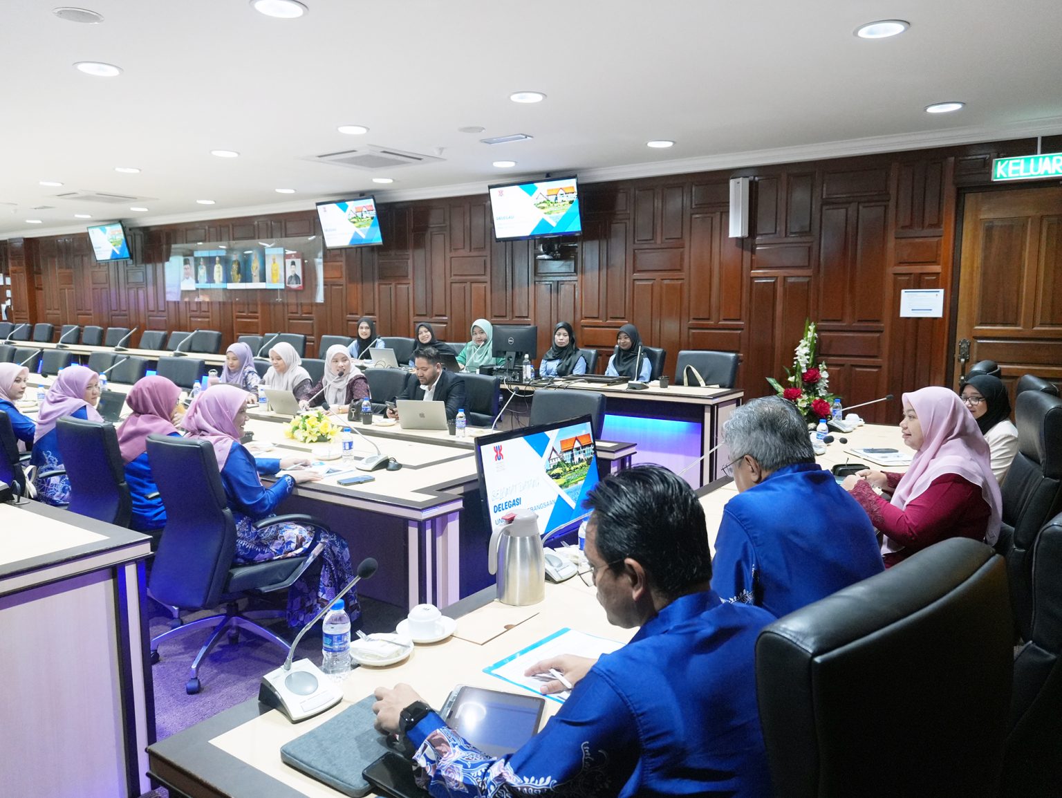 Lawatan Penanda Aras Universiti Kebangsaan Malaysia (UKM) ke Universiti Malaysia Kelantan (UMK ...