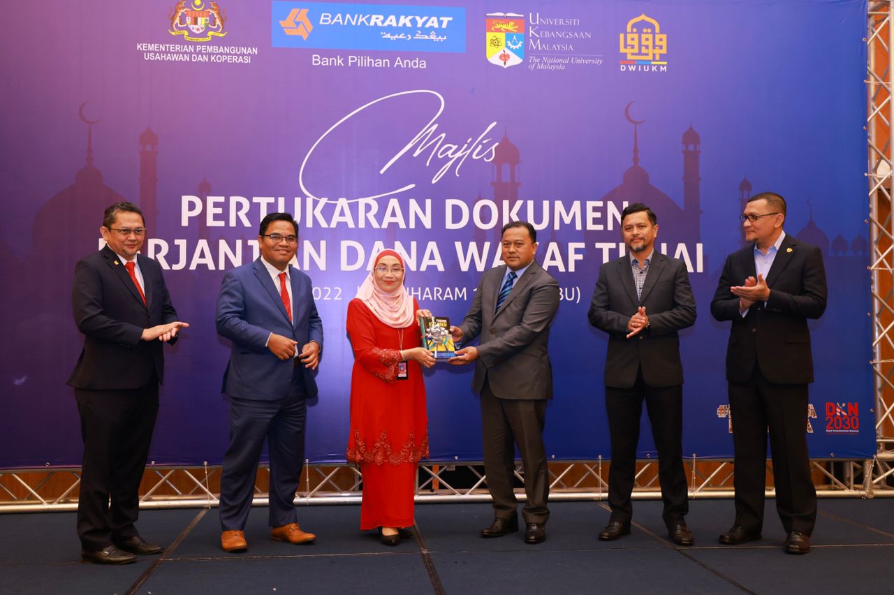 Majlis Pertukaran Dokumen Perjanjian Dana Wakaf Tunai | Yayasan Canselor